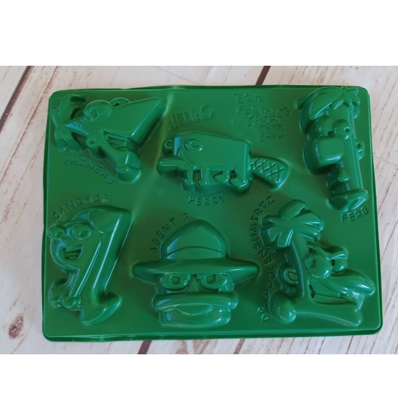 Disney | Kitchen | Phineas And Ferb Jello Jello Characters Mold ...